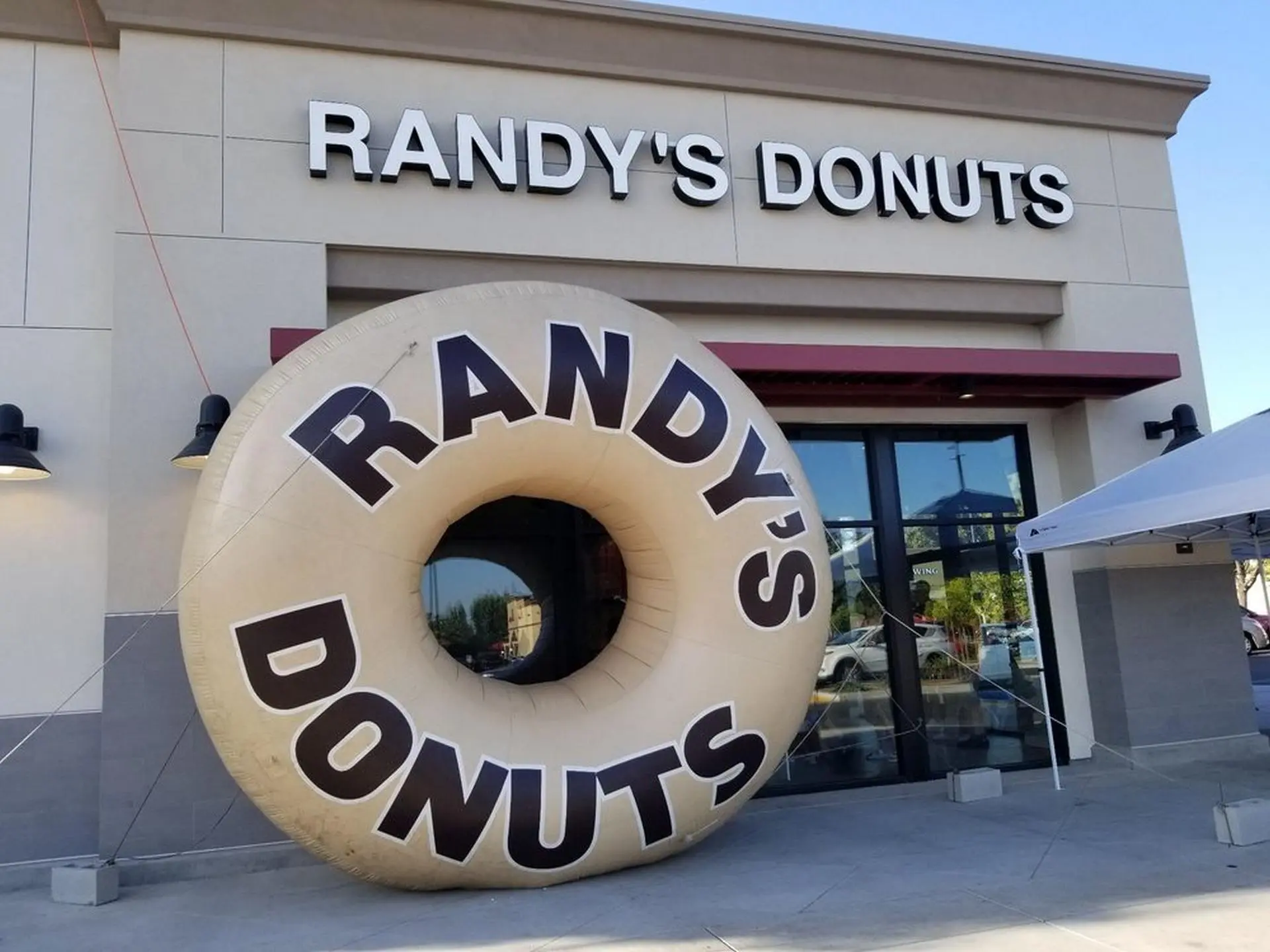 What Is the Best Donut Franchise to Own Today? - Randy's Donuts ...